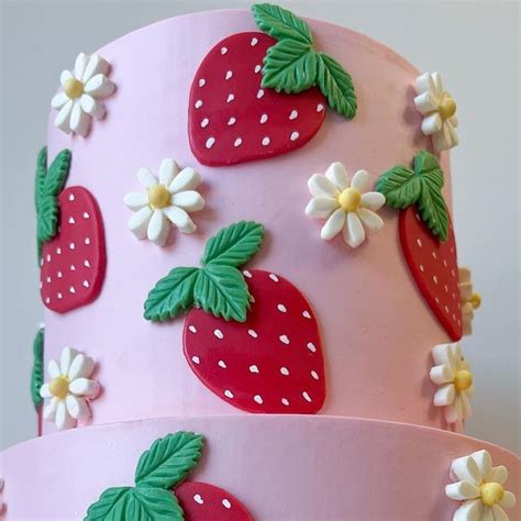 Neris Cakery Sweet Treats Cakes On Instagram Berry First Birthday Cake 🍓💖 This Will Be