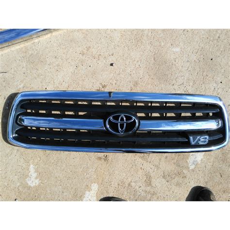 Toyota Tundra V8 Chrome Grill W Emblem Oem 2000 2002