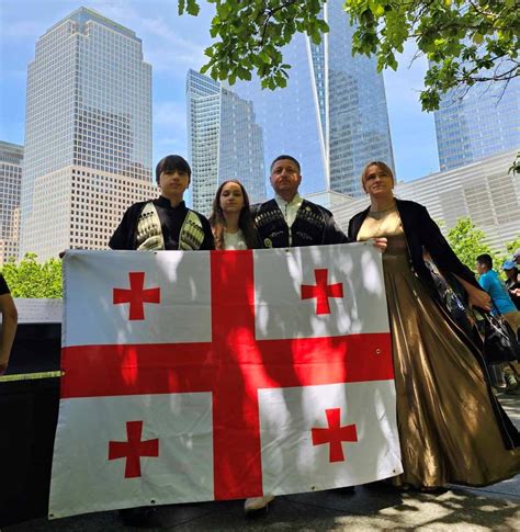 „ერთობის ფერები“ ინტერვიუ გიორგი ვასაძესთან ინიციატივაზე აღმართე საქართველოს დროშა“ გაზეთი