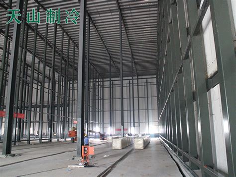 塑框半埋门 冷库门 产品中心 延津县天山制冷设备有限公司