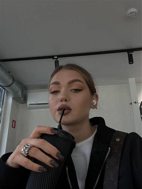 Пин на доске Karavan Модные снимки Роскошный образ жизни Девушки с карими глазами