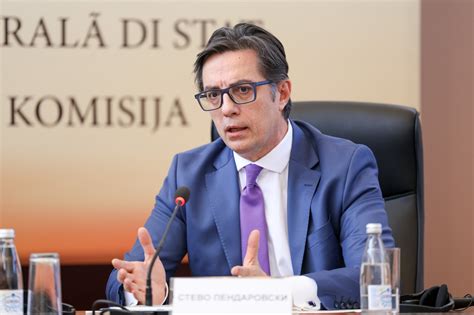 Пендаровски го потпиша кодексот за фер и демократски избори Уверен сум дека целиот процес ќе