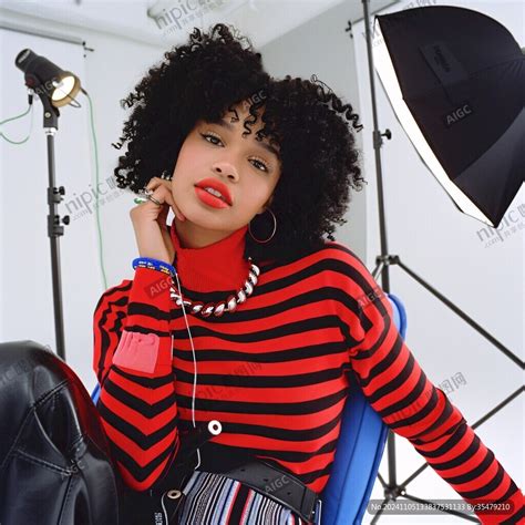 Ai创作图个性红黑女人 红配黑 红黑白创意装 红黑搭配 Jersey红 红黑配色 Opne红色飘带 黑红配色 红蓝对比撞色 红色撞色 红色秀场