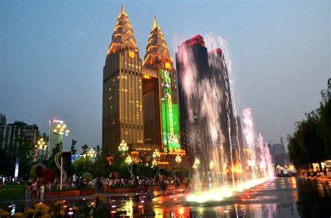 重庆黄金双子塔，也是欣赏重庆夜景的绝佳地方 重庆 双子塔 喜来登 新浪新闻