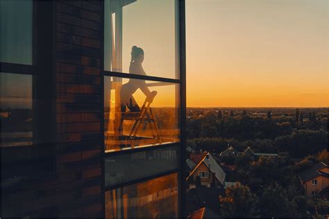 Луцький фотограф поділився світлинами у стилі «ню на фоні вечірнього міста ФОТО 18