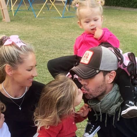 Enrique Iglesias Partner Anna Kournikova Makes Rare Appearance In A