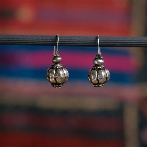 Cute Old Indian Beads Pagode Shop