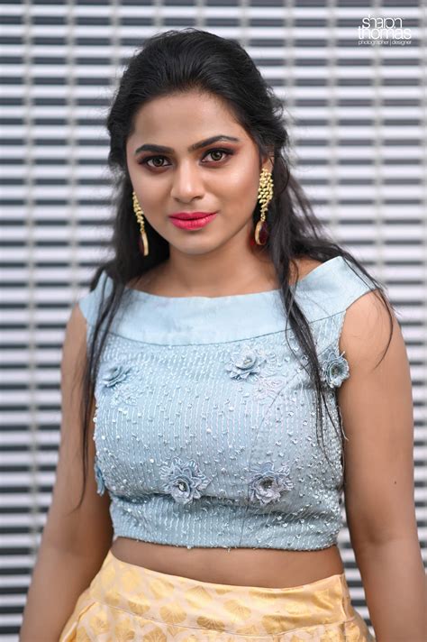 Actress Delna Davis New Photos Stills Onlookersmedia