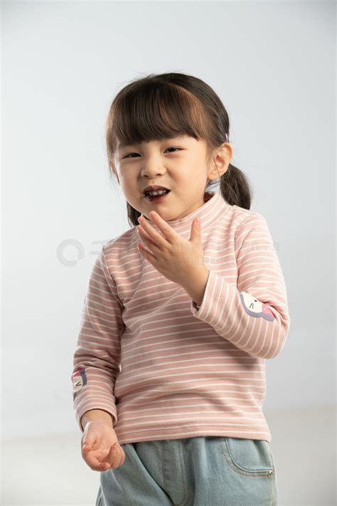 长发高清图片 可爱的小女孩写作业119 风景名胜免费下载 格式 2667像素 编号67609658 千图网