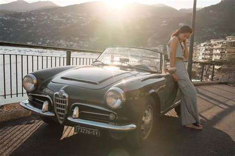 Chụp cùng chỗ nhưng Ngọc Trinh bị chê lố lăng phản cảm khác hẳn những người đẹp khác