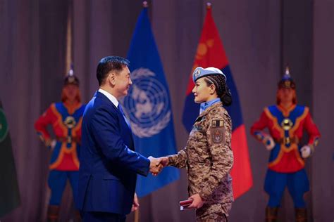 Ерөнхийлөгч У Хүрэлсүх Энхийг сахиулагчдад төрийн одон медаль гардууллаа