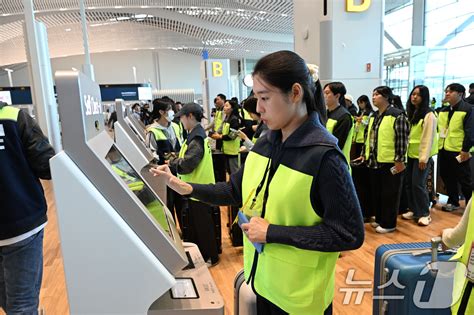 인천공항 4단계 셀프체크인 점검 뉴스1