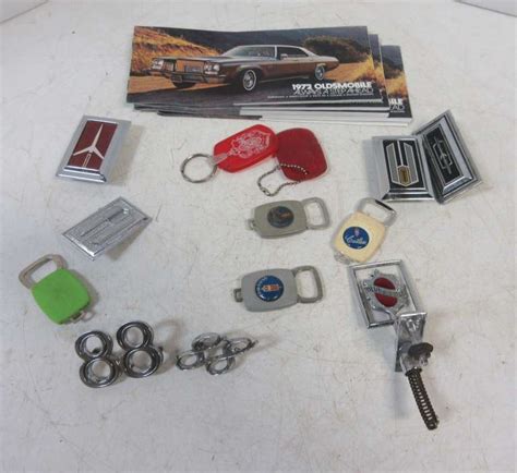 Albrecht Auctions Oldsmobile Hood Ornaments Emblems Key Chains And