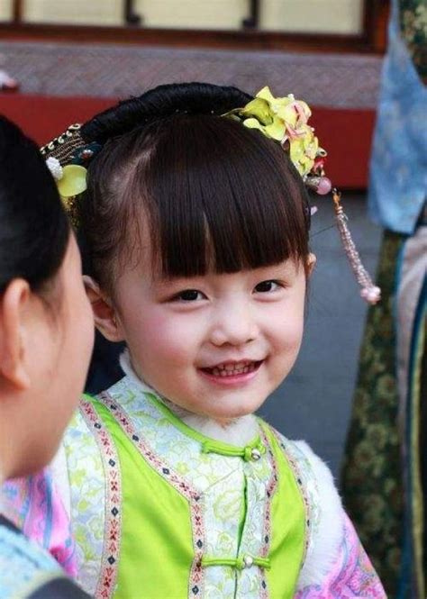 她是甄嬛傳裡的溫宜虎媽貓爸裡趙薇的女兒如今長這樣 每日頭條