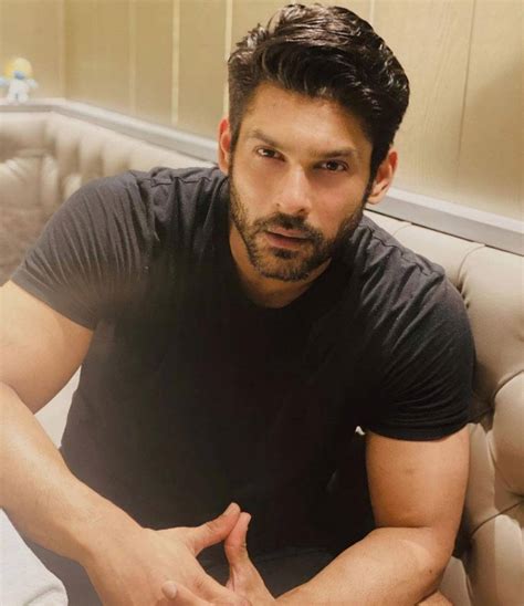 download sitting sidharth shukla medium close up wallpaper