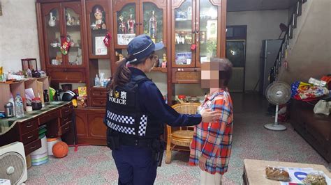 失智婦散步迷途呆坐路旁 大園警靠這物化解驚魂