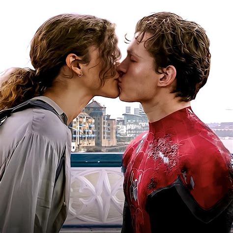 Zendaya Reflects On Spider Mans ‘heartbreaking Mj Romance In The Mcu