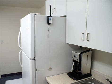 Refrigerator And Freezer Monitor Wireless Temperature Sensor With Tethered Probe And Thermal