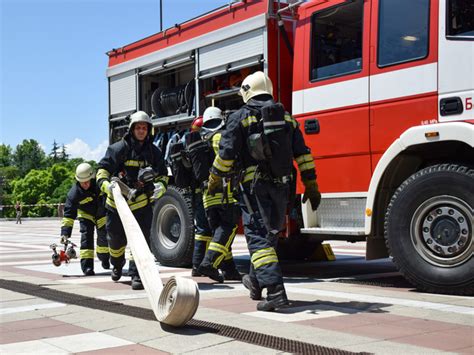 Продължава борбата с огъня на различни места в страната Дебати