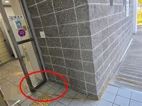 선 넘은 캠핑공중화장실 전기로 충전한 ‘전기 도둑