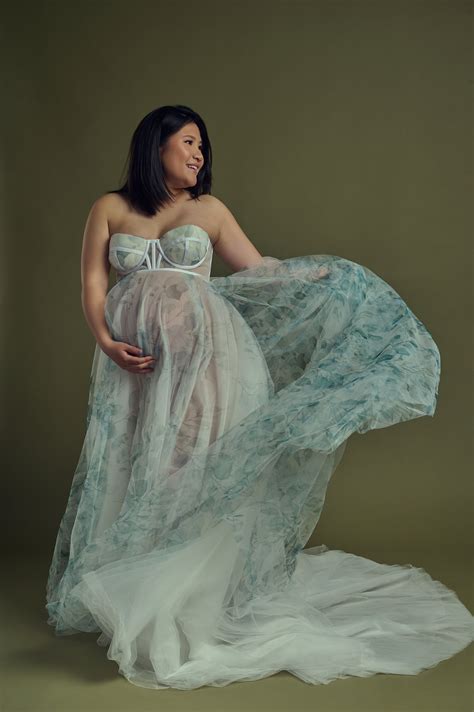 Maternity Studio Photoshoot Ideas Beautiful Pregnancy Photo Ideas