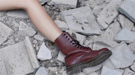 Naked Miley Cyrus In Wrecking Ball