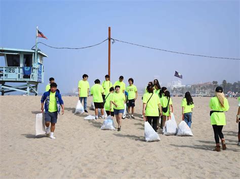 Монгол сурагчид Номхон далайн эрэг дагуух бүс нутгийн хог хаягдлыг цэвэрлэжээ Isee Mn