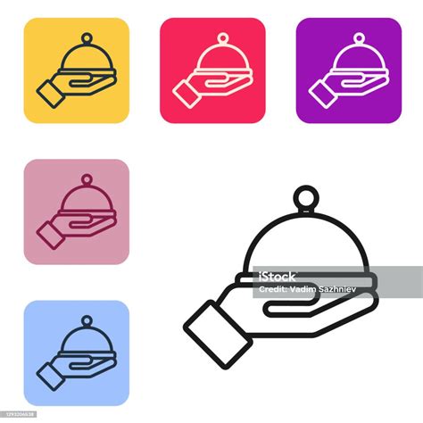 흰색 배경에 고립 된 음식 아이콘의 트레이로 덮여 검은 줄 트레이 및 뚜껑 표지판 뚜껑이 있는 레스토랑 클로쉬 색상 정사각형 단추로 아이콘을 설정합니다 벡터 가리기에 대한