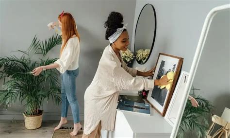 How To Make A Weekly Cleaning Checklist For Your Home