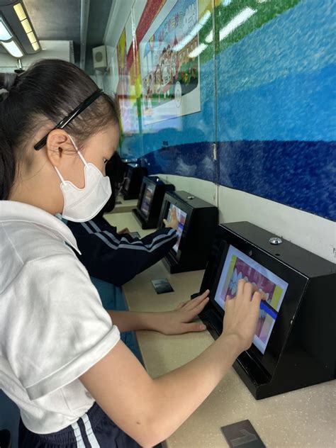 陽光笑容滿校園流動教室 荃灣天主教小學