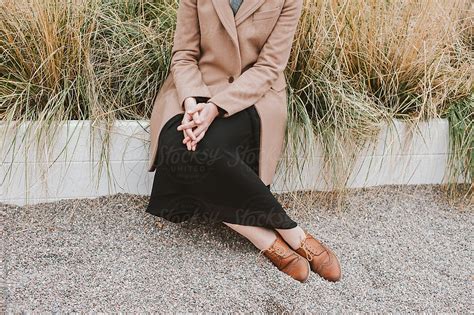 Anonymous Woman Sitting Among Dry Yellow Grass Del Colaborador De