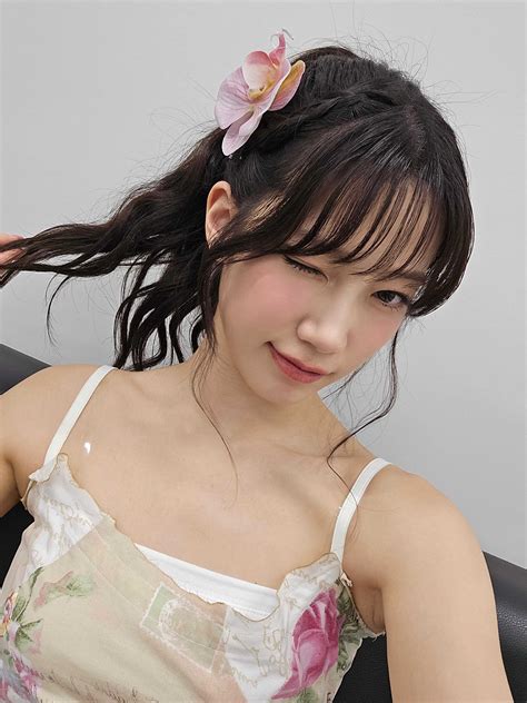 꽃무늬 원피스 청핫팬츠 꿀벅지 겨드랑이 르세라핌 카즈하 김채원 걸그룹 후방주의 후방사진 은꼴 야짤 움짤