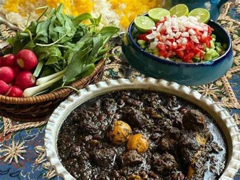 طرز تهیه قورمه سبزی مجلسی برای ده نفر و 4 نفر خوشمزه جا افتاده