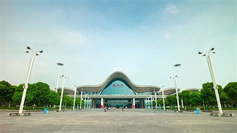 晴天武汉市火车站正前方广场全景 时差中国