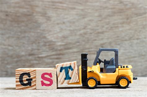 장난감 지게차 보유 문자 블록 T 나무 배경에 단어 Gst 를 완료 부가가치세에 대한 스톡 사진 및 기타 이미지 Istock