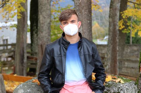 Фото Подросток В Маске —