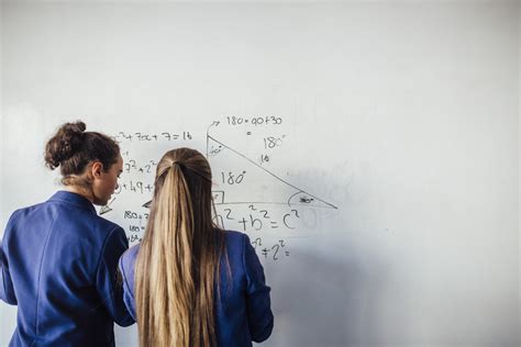 What Is The Difference Between A Quadratic And A Linear Graph