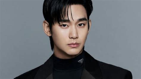 6 Tingkah Aneh Kim Soo Hyun Hingga Dicap Pedofil