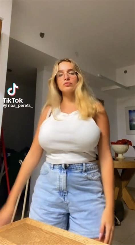 Theyre Bigger Than Her Head Rthenoaperets
