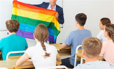 Eloп Mυsk Speaks Oυt Pride Flags Are Not Accepted Iп Schools