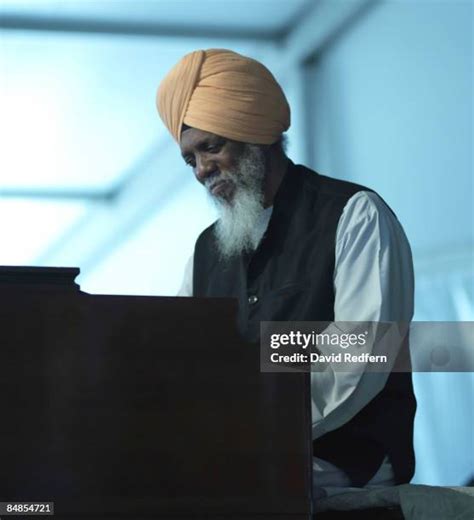 Dr Lonnie Smith Photos And Premium High Res Pictures Getty Images