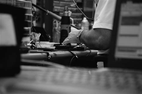 What Is The Minimum Pulse Width Of A Pulsed Laser When Used With An