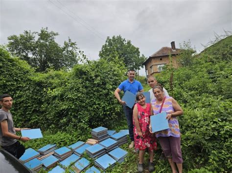 Щедри сърца „Благотворни приятели“ осигури фаянс и теракота за банята на семейството от Уровене