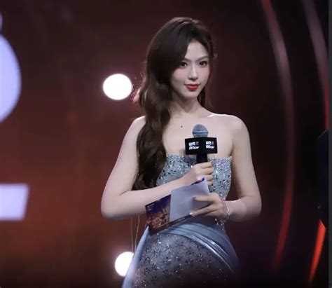 希然小钰谈女主持要求太高！隔壁超50kg都不行，骆歆透露年薪很少