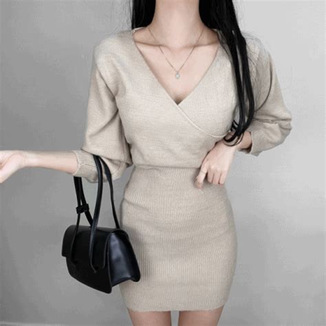 러블리and섹시💋 니트원피스 브이넥 원피스 니트 랩 크로스 미니원피스 랩미니 브이넥랩 브이넥미니 글램원피스 여남ㄹ룩 슬림원피스 슬림핏 러블리 섹시함 페미닌 에이블리
