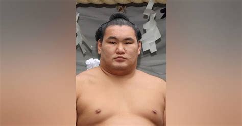 Hotel Ёкозүна Хоошорюү Бямбасүрэн Японы иргэншил авна Тэтгэвэрт гарсныхаа дараа ояката