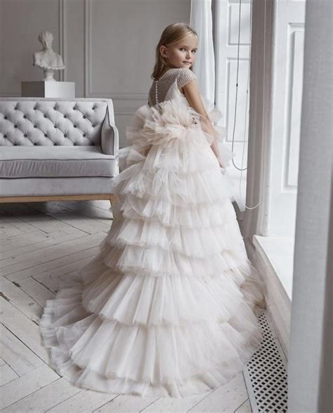 Пишне плаття для дівчинки — ціна 1999 грн у каталозі Весільні сукні Купити жіночі речі за