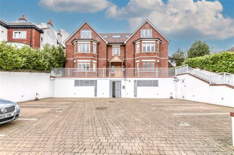 Plough Lane, Purley, CR8 - Truuli