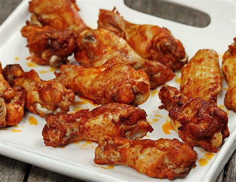 Печени мариновани пилешки крилца и бутчета