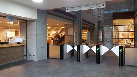 臺北市立圖書館 分館閱覽室簡介 陽明借還書工作站